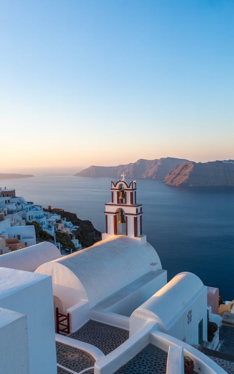 20 Best Photo Spots in Santorini 🛳️